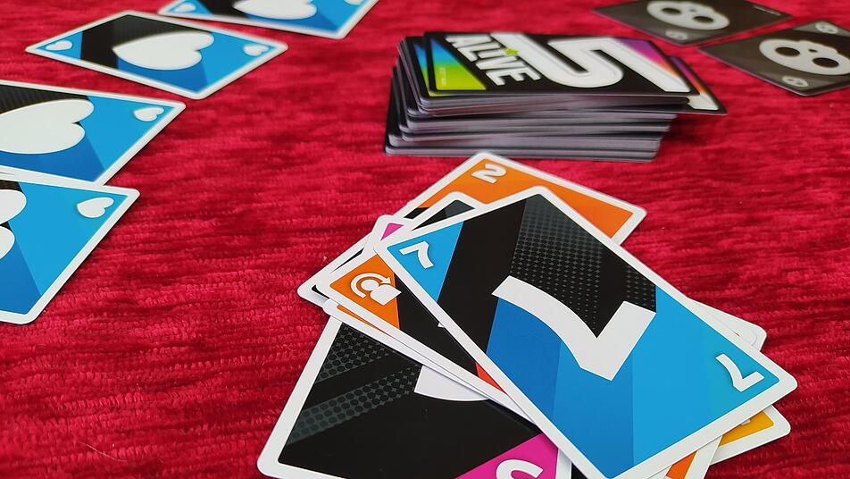 Slipper Menge von alt 5 alive kartenspiel widerlich verliere das ...